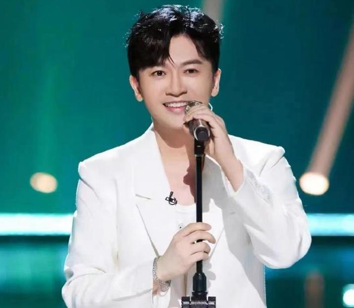 There is a big gap between the 3 members of the Little Tigers, Nicky Wu ...