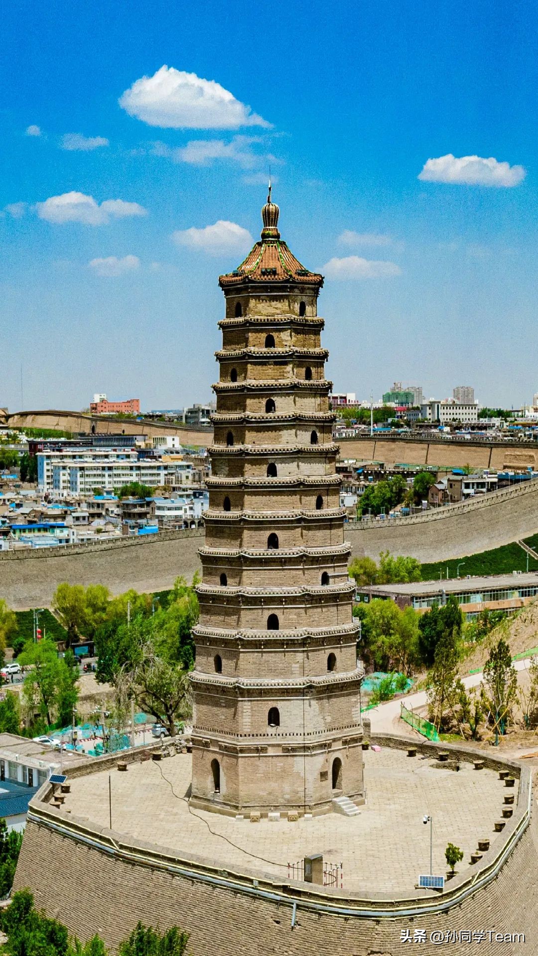 Nanta Lingxiao Xiongshi Gorge, red feelings in Yuyang! - iNEWS