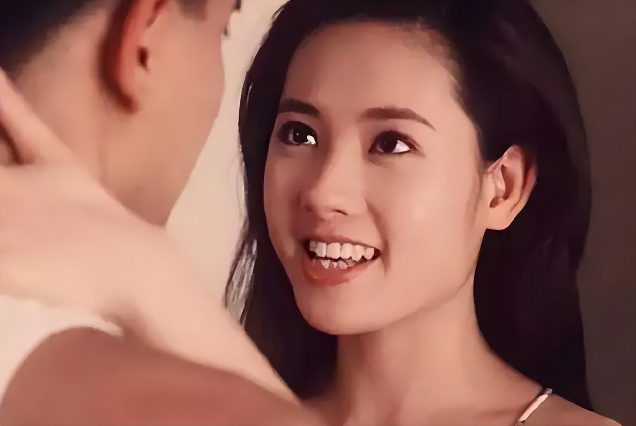 The 56-year-old actress Li Lizhen and her daughter have a dinner ...