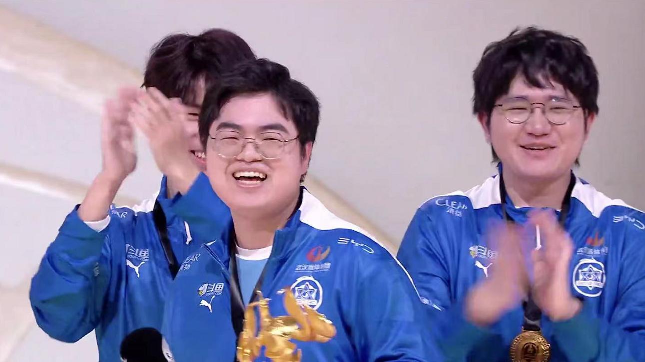 eStar Ziyang won the first auxiliary FMVP!The sea of flowers is a pity ...