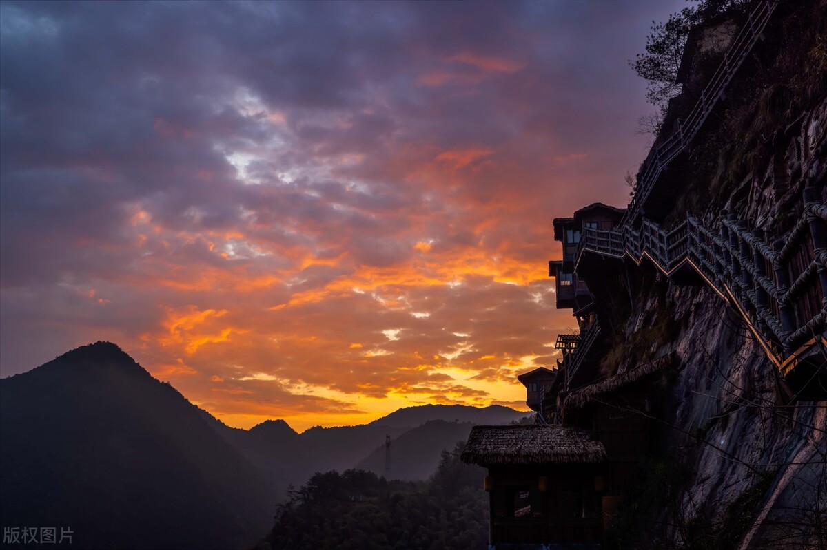 Fantastic martial arts town - Wangxian Valley - iNEWS