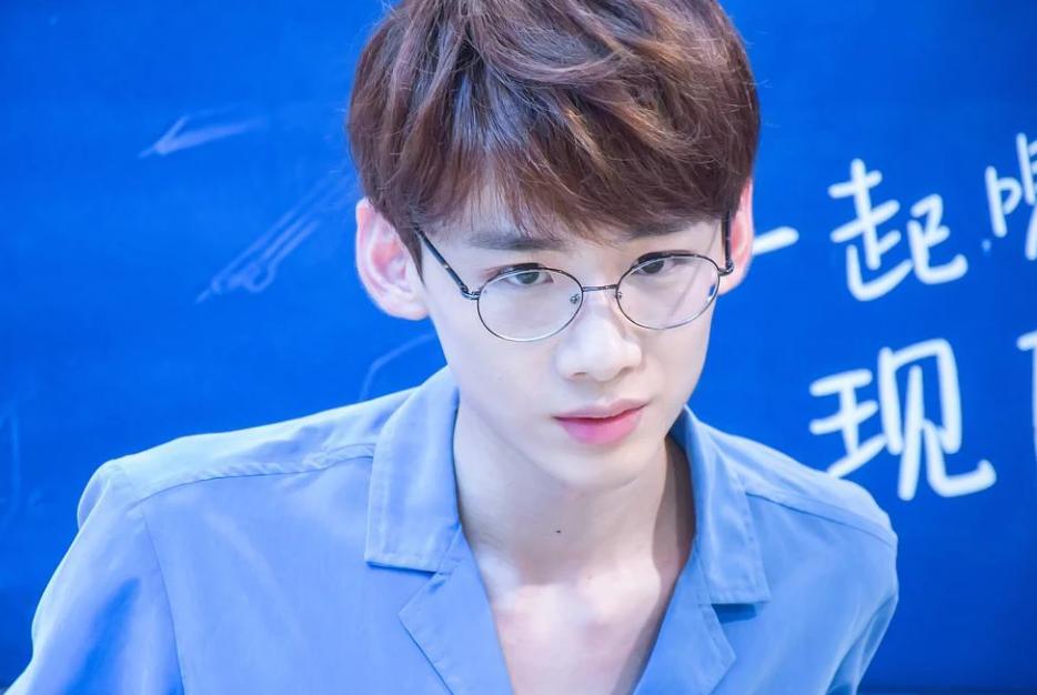 Heavy makeup, artificiality, facial expression addiction, when will the ...