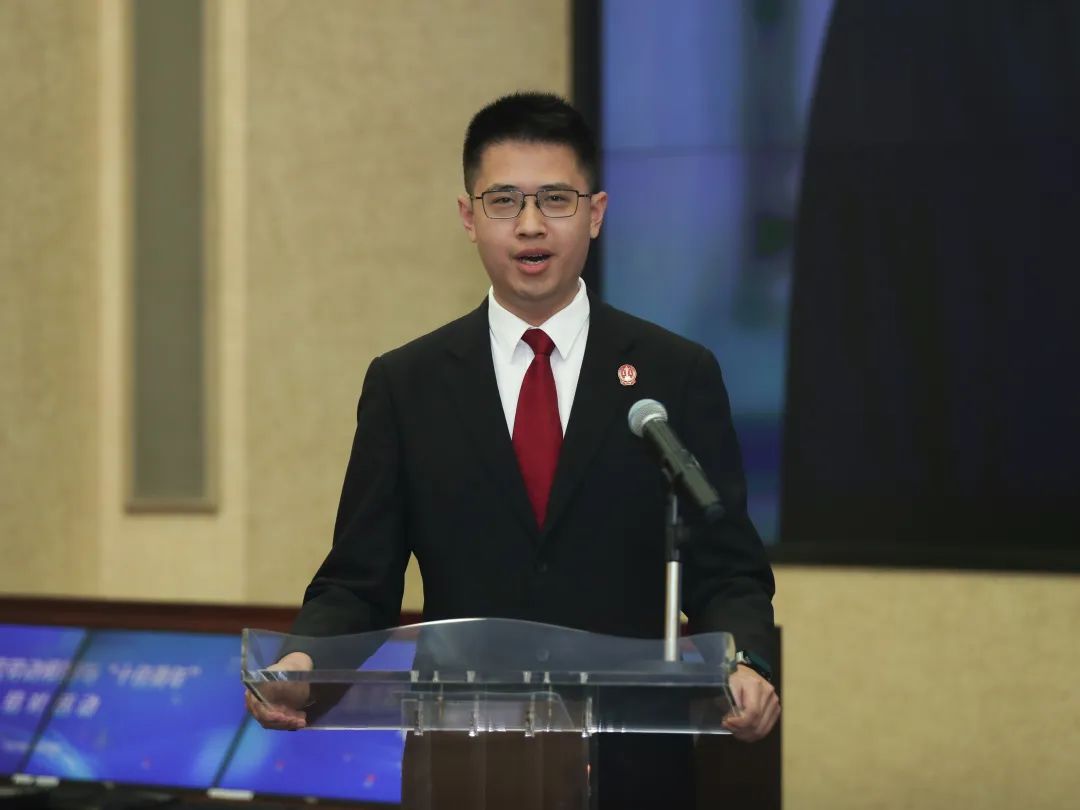 Learn from model workers and read the "book without words" well - iNEWS