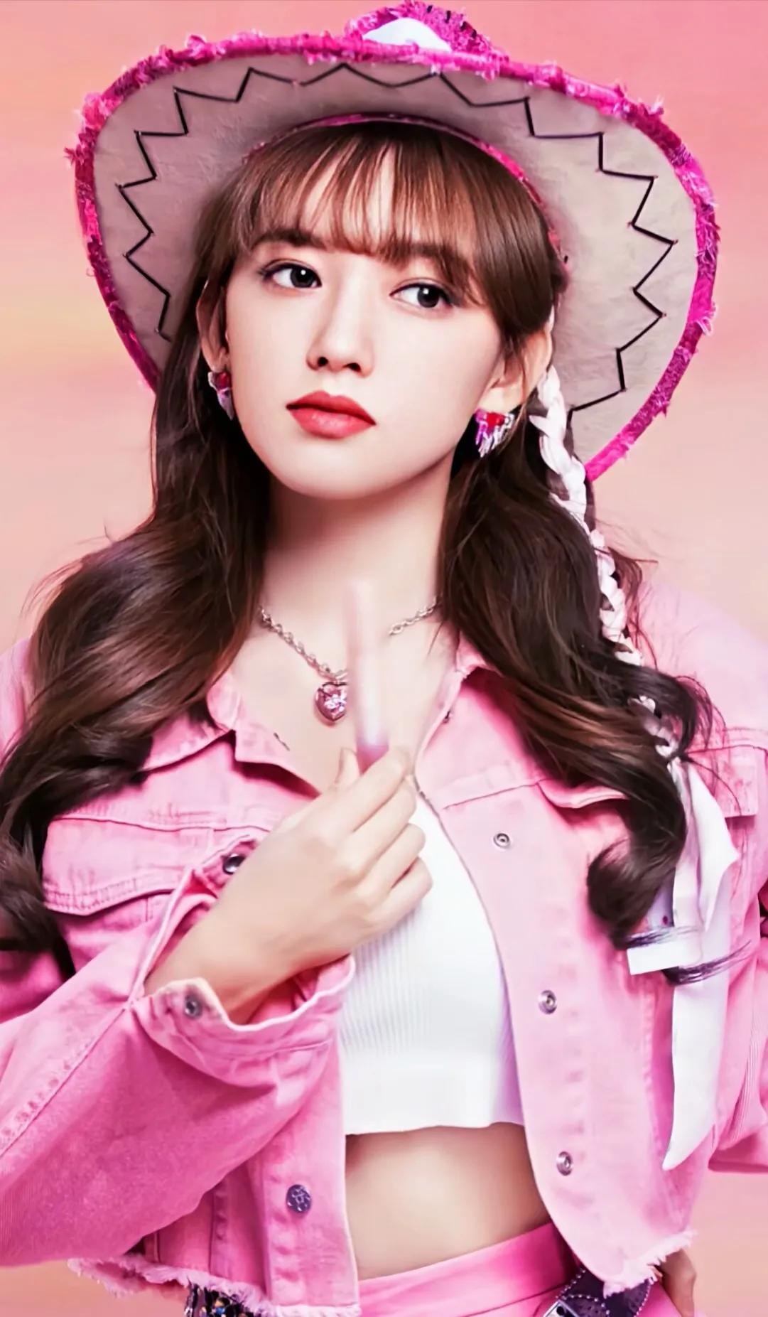 Female artist Cheng Xiao - iNEWS