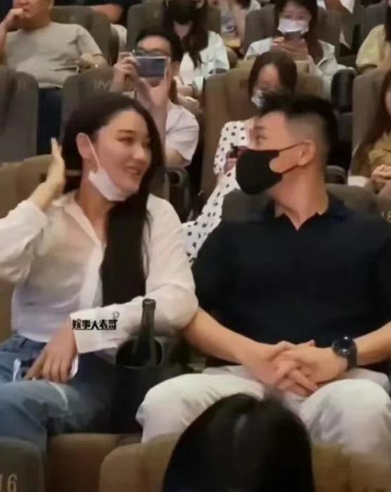 After marrying He Jie, Zhang Xinyu, who had been entangled in scandals, was finally able to see ...