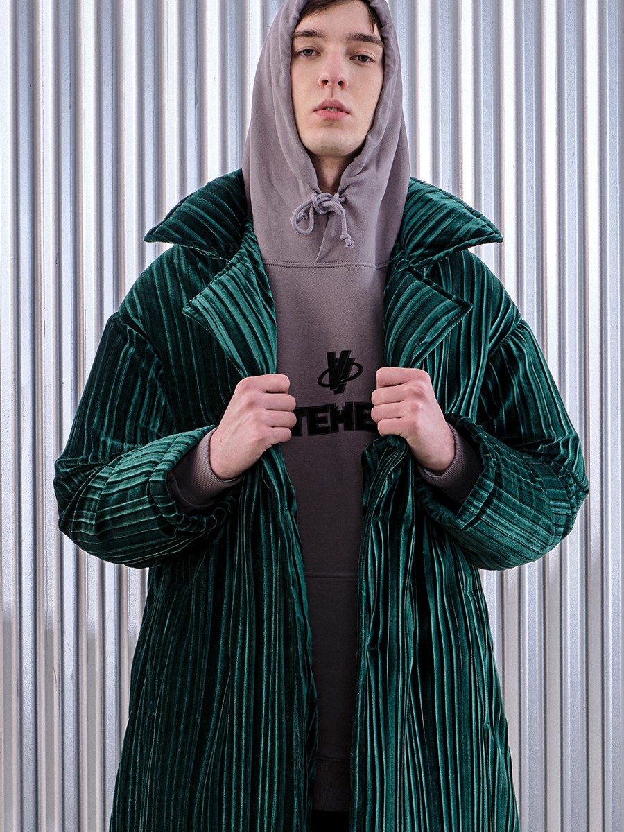 Top trendy brand VETEMENTS unique fashion rules conceive multiple ...