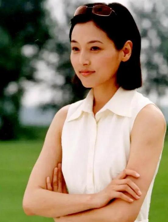 The fading out of the "male woman" Zhou Yan is the loss and sorrow of ...