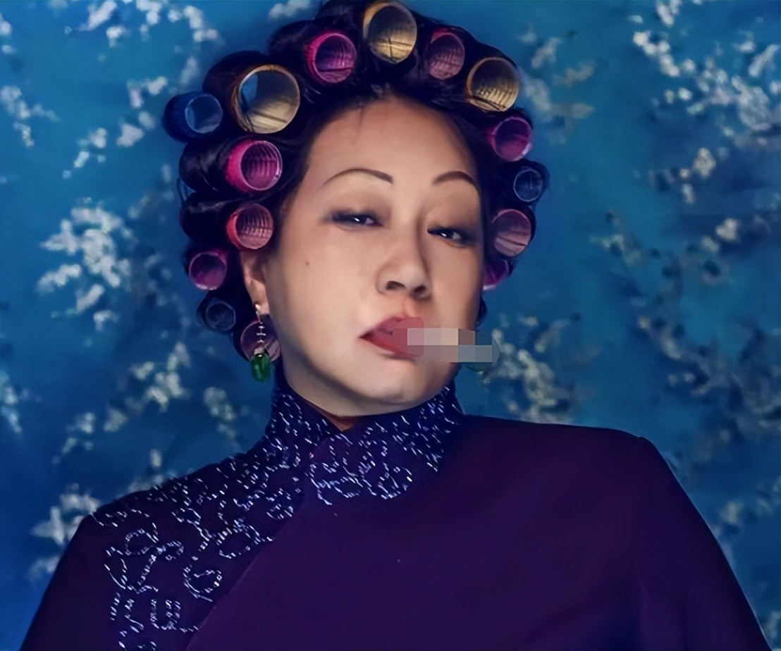 What is the charm of Yuan Qiu, who is against Sammo Hung on the top ...