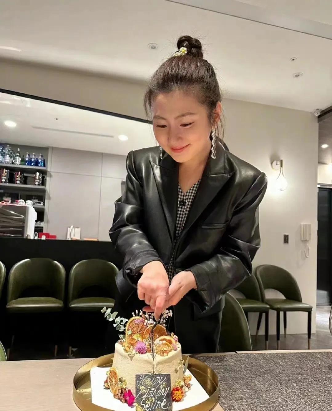 Congratulations to Miss Selina for officially announcing her pregnancy ...