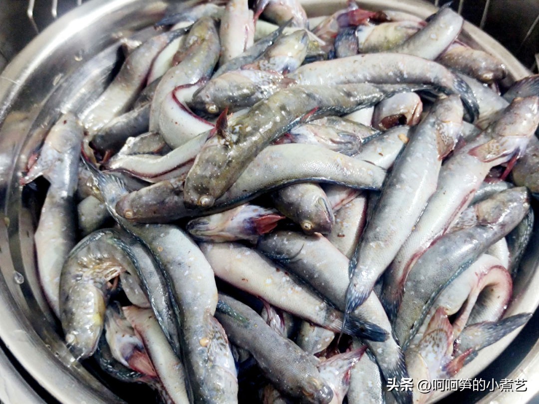 The delicacy on the table of Putian people, crispy fried jumping fish ...