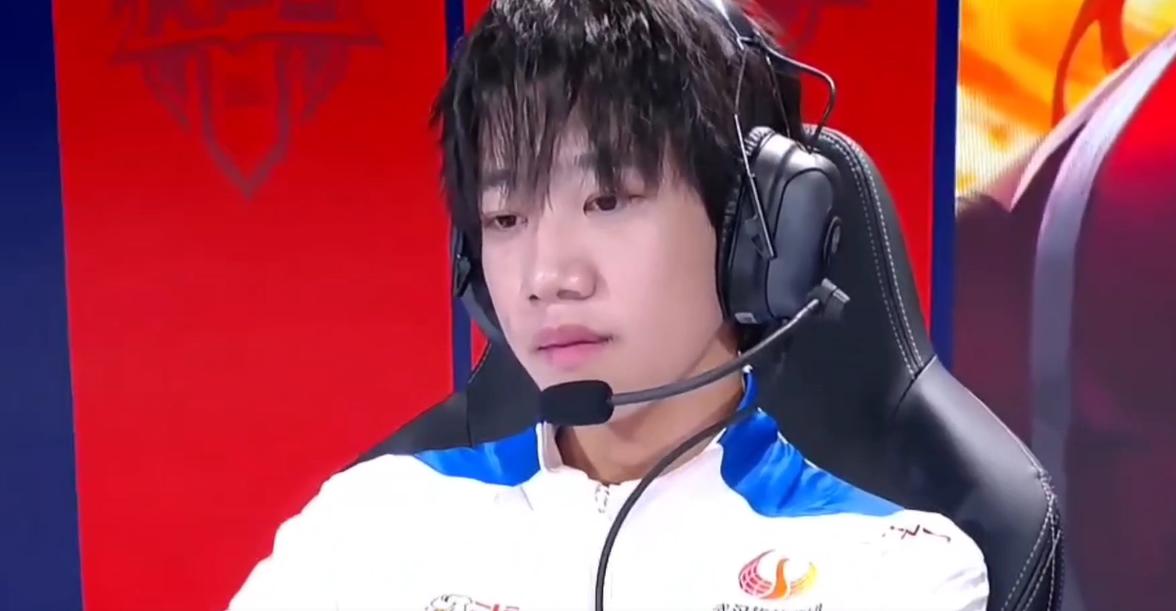 eStar defeated WB in five rounds, Qing Rong is the god of the gods, who ...