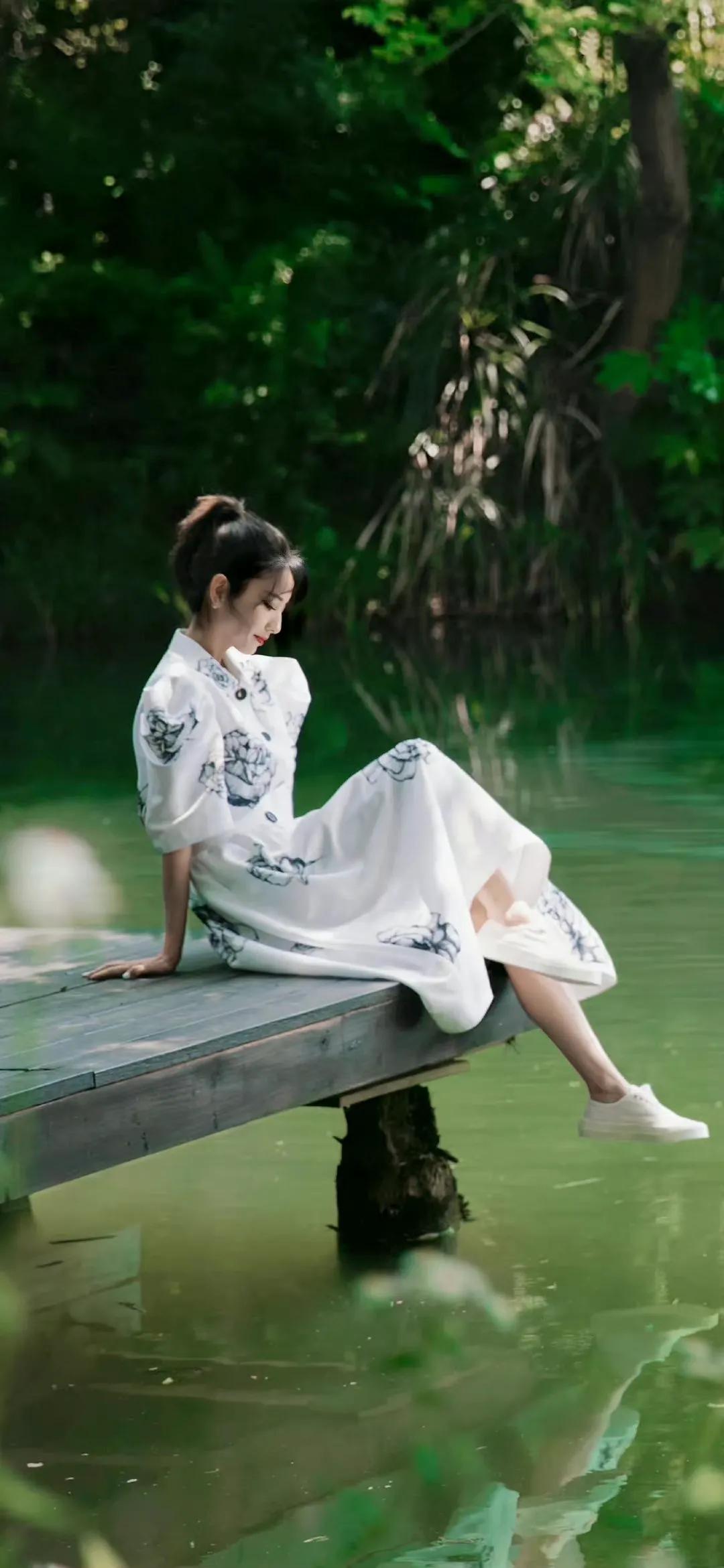 Tong Liya has a high ponytail shape, she is very beautiful when she ...