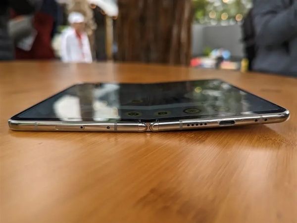 Only one day on the market! Google's first folding screen phone has ...
