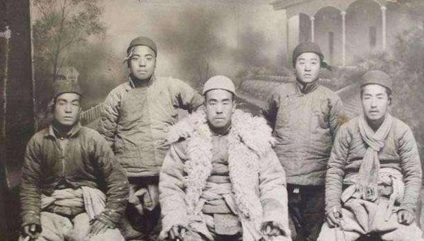 In 1950, the People's Liberation Army successfully persuaded the bandit ...