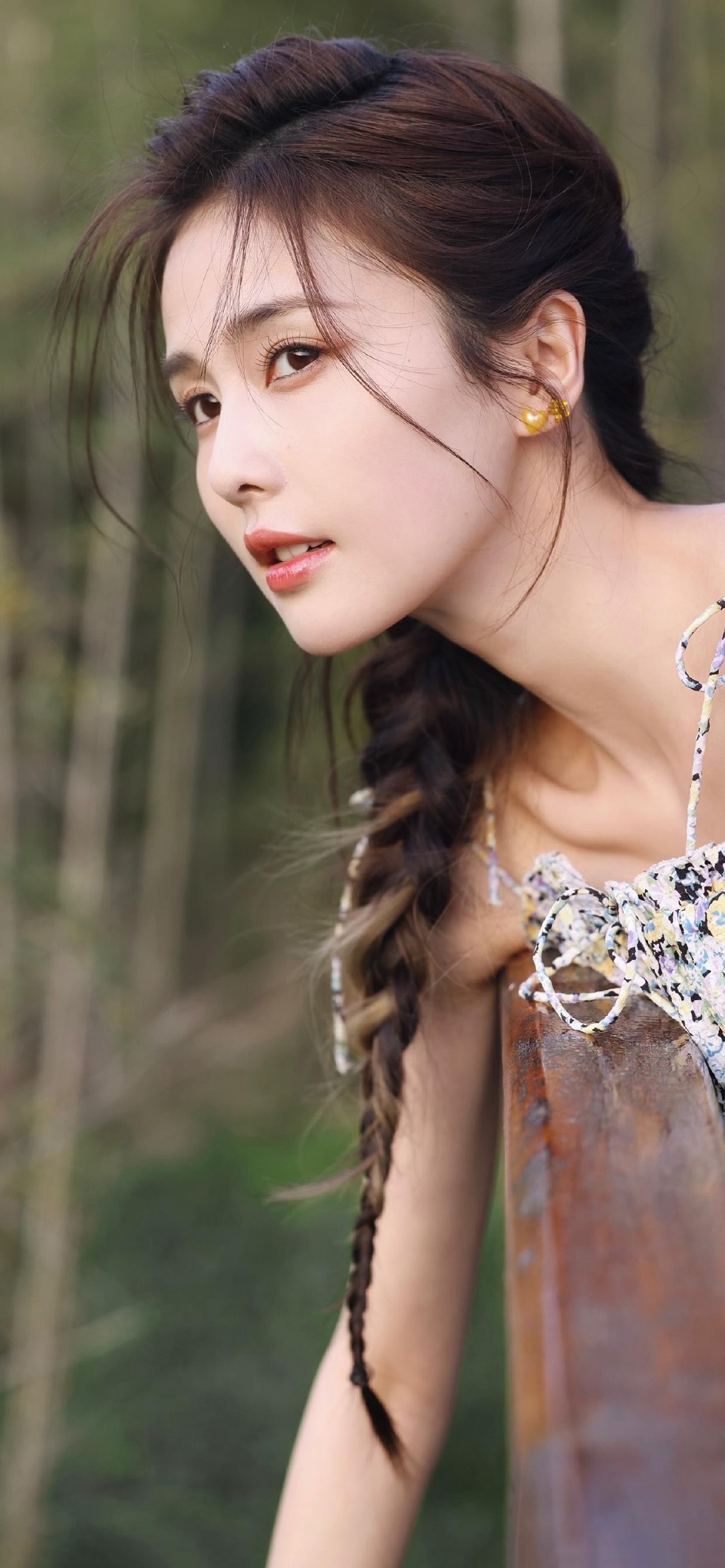 A set of beautiful girl white deer lock screen wallpaper - iNEWS