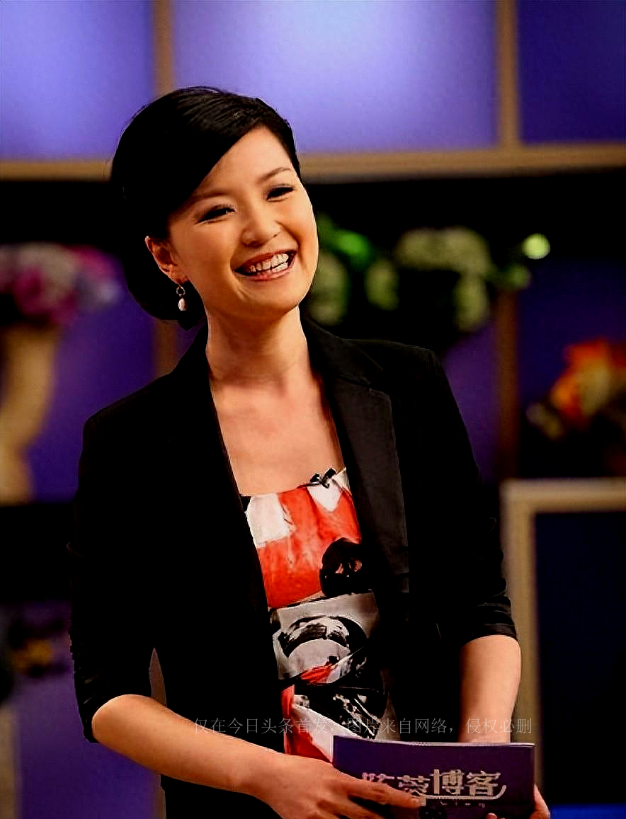 Beautiful host Chen Rong returns after the storm and has a happy family ...