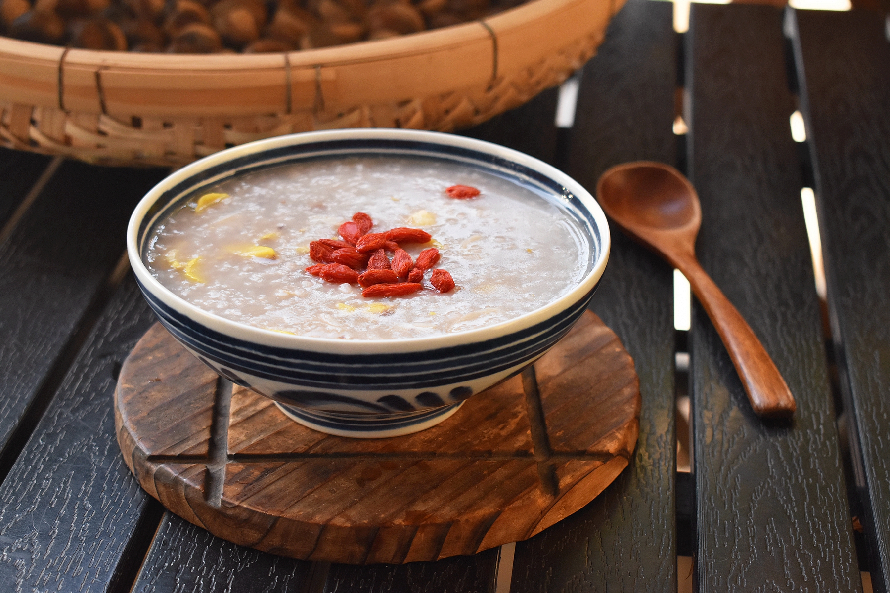 It's cold, cook this porridge for breakfast, cook a pot of 5 kinds of ...