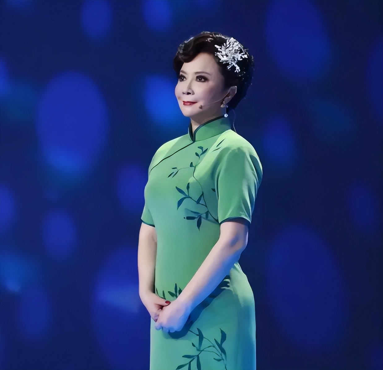 Cai Ming, the queen of sketches: Married to her first love husband for ...