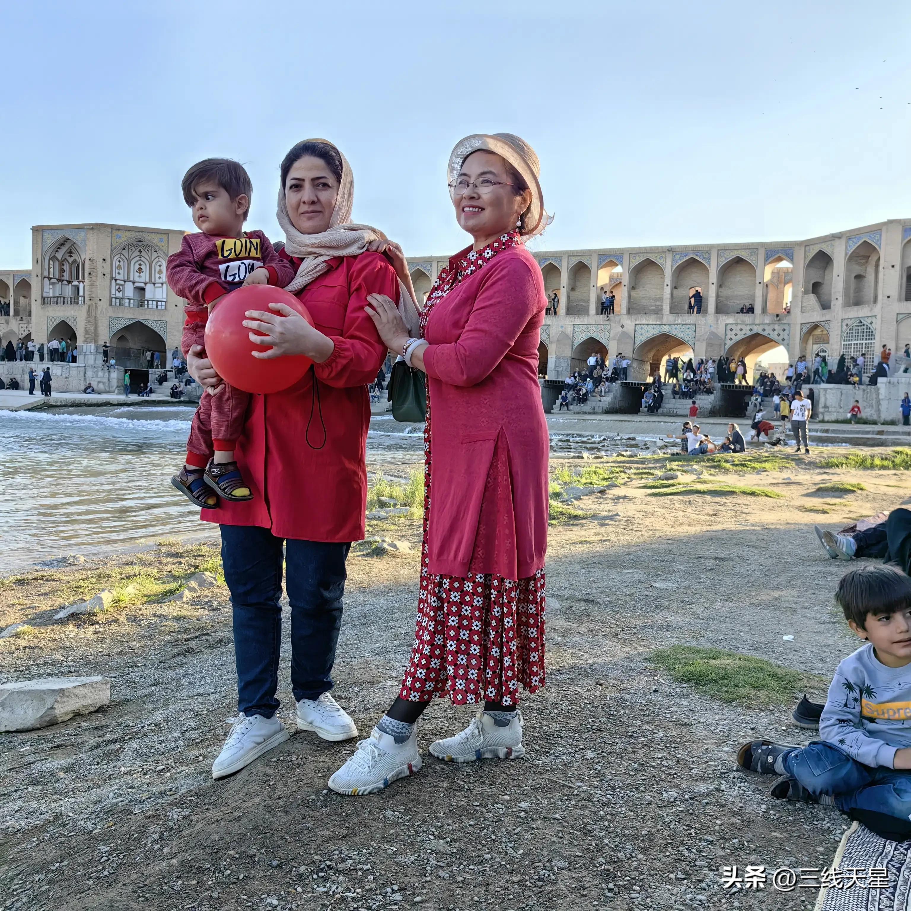 Touching the enthusiastic Iranian people, roaming the mysterious ...