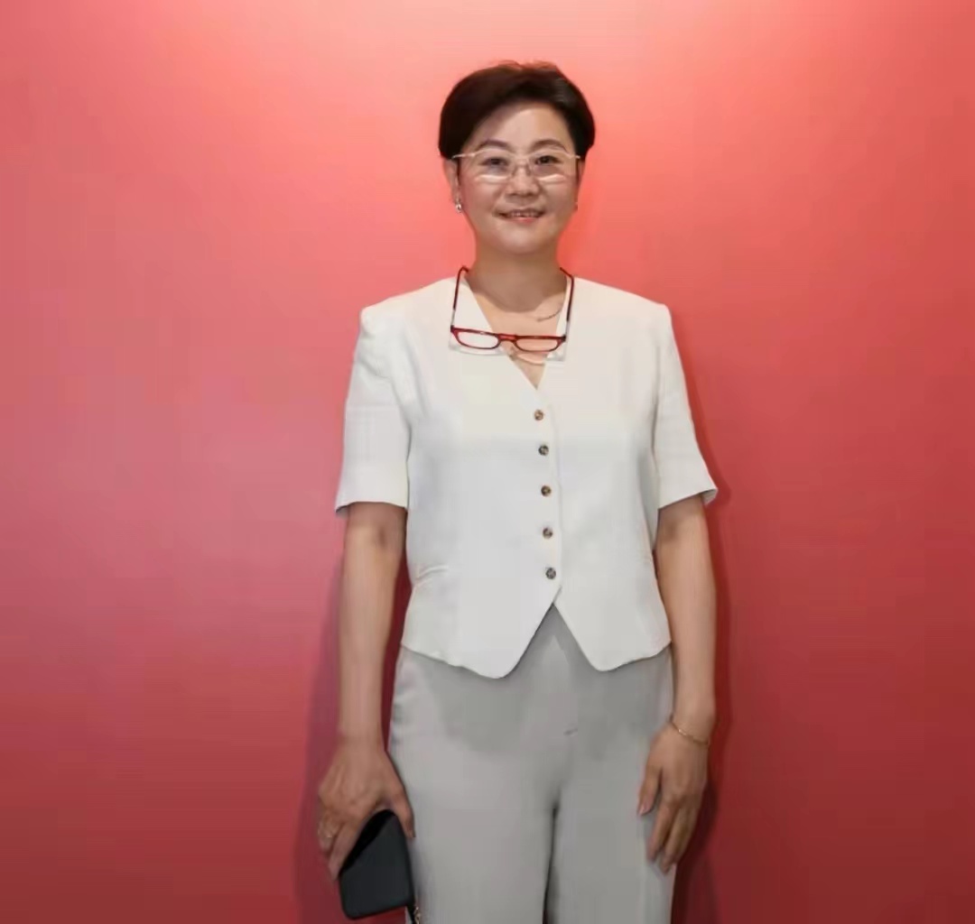 Chen Kaige takes Chen Hong to the director's party!Chen Hong Suyan is ...