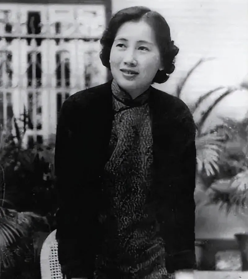 In 1942, the precious photo of Deng Yingchao and Ye Ting's wife, Li ...