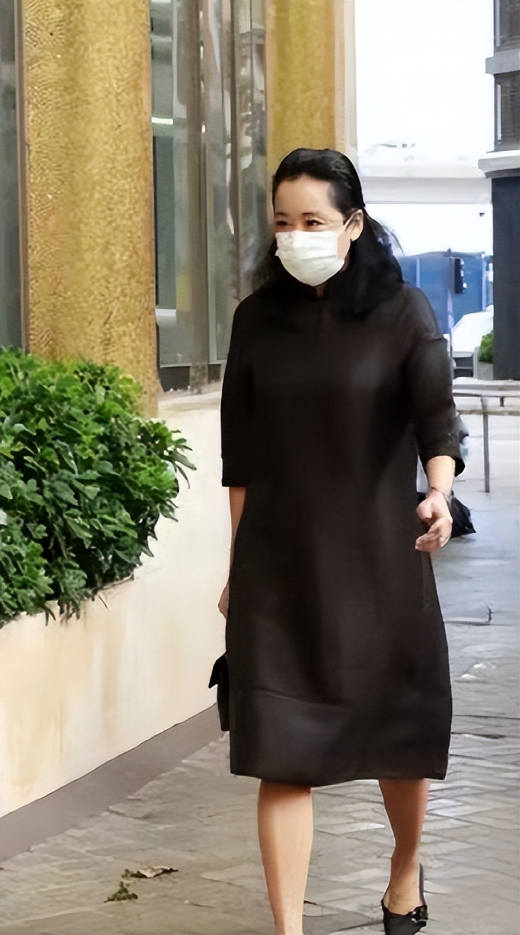 Guo Jingjing's mother and mother-in-law are rarely in the same frame ...