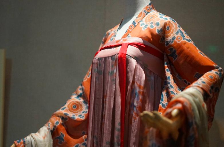 On the Historical Evolution and Artistic Features of Costumes in the ...