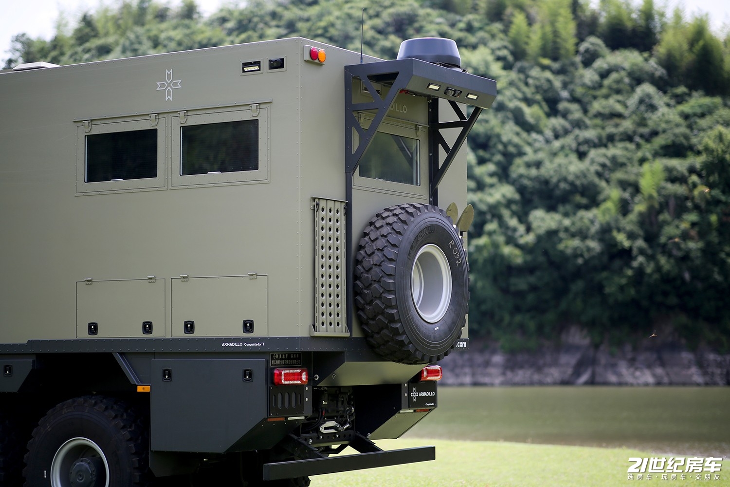 The world's first side-opening extended Mercedes-Benz Arocs 8×8 off ...