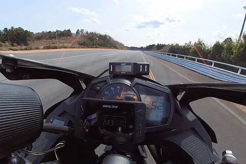 Up nearly 60 hp!Kawasaki Ninja ZX-25R ran a top speed of 252km/h - iNEWS