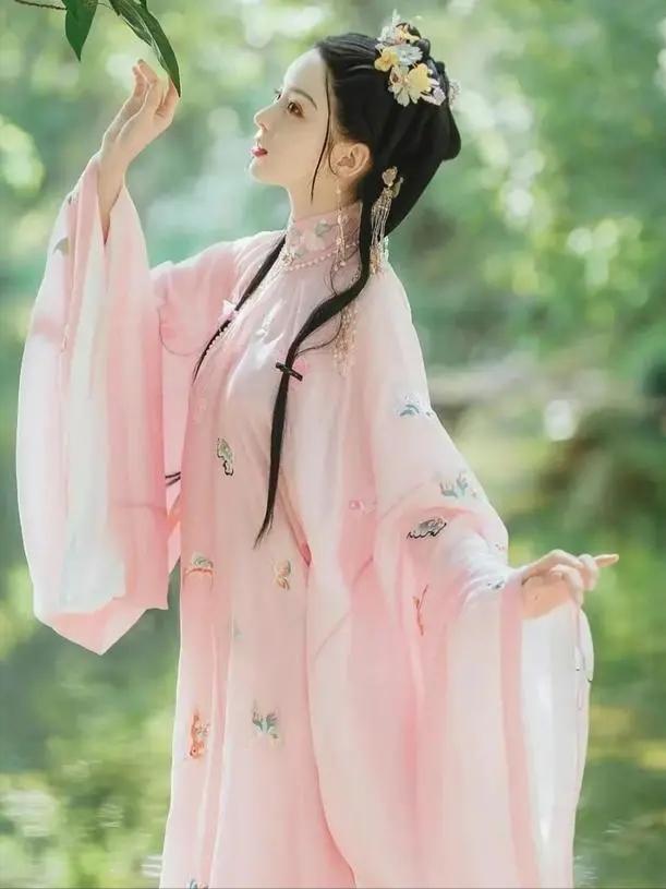 Singing and Cheng Gai (Song) Ci Wuyu (Bamboo Pavilion) - iNEWS