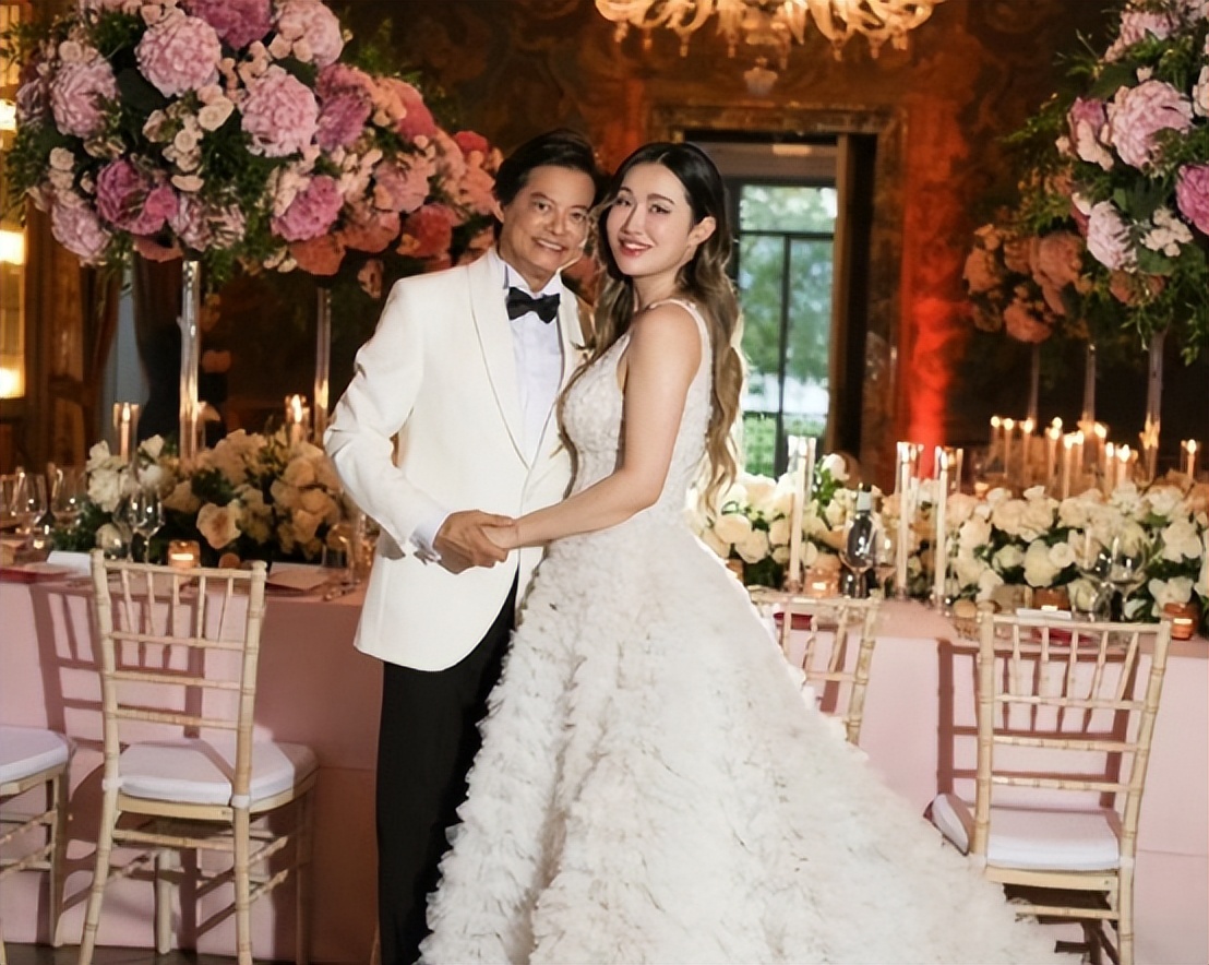 Warren Mok spends honeymoon with his young wife! 65 years old and still ...