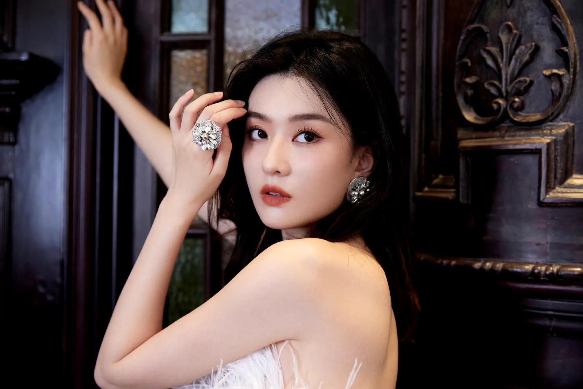 Generous beauty——Qiao Xin - iNEWS