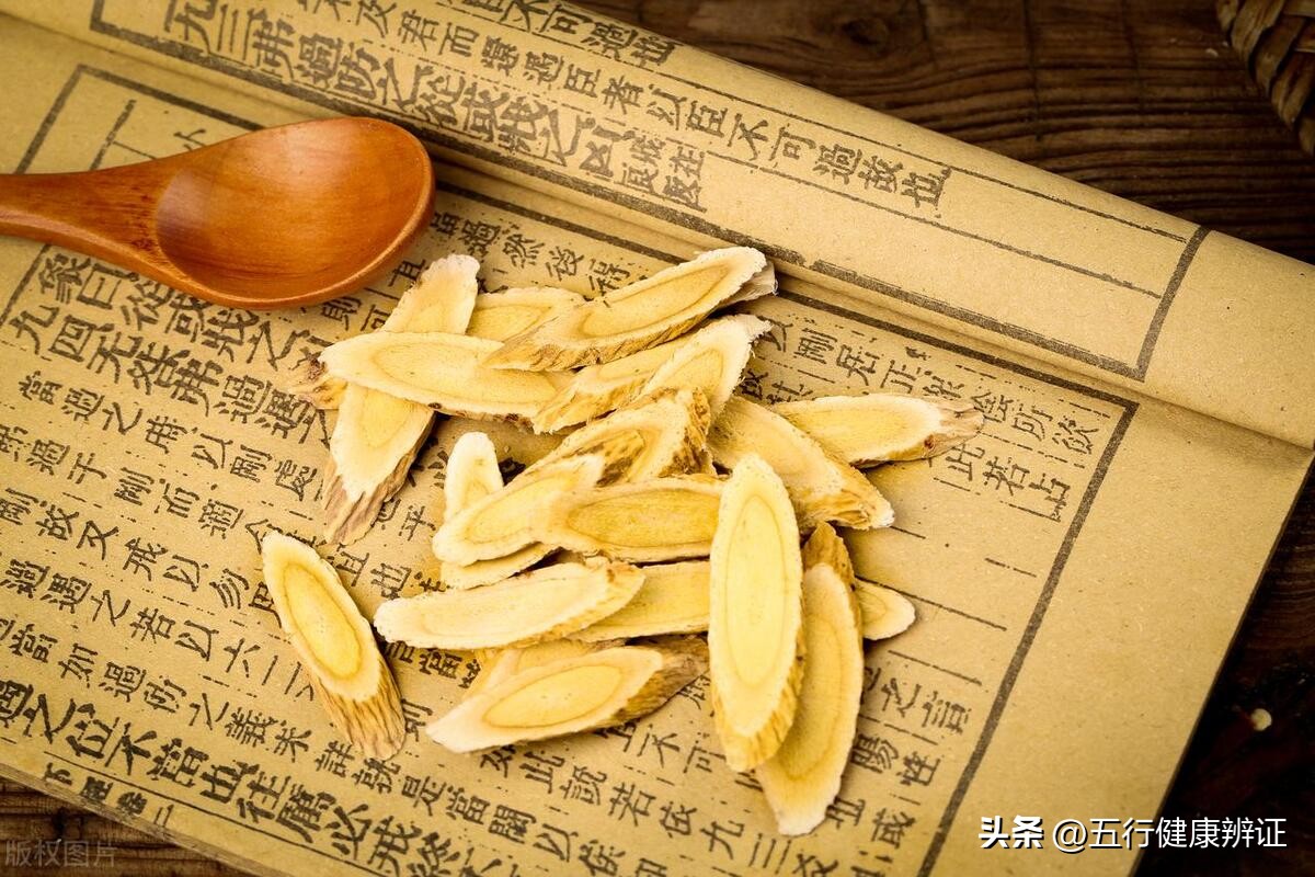 Facial muscles are paralyzed, the expression is stiff, and the face is ...