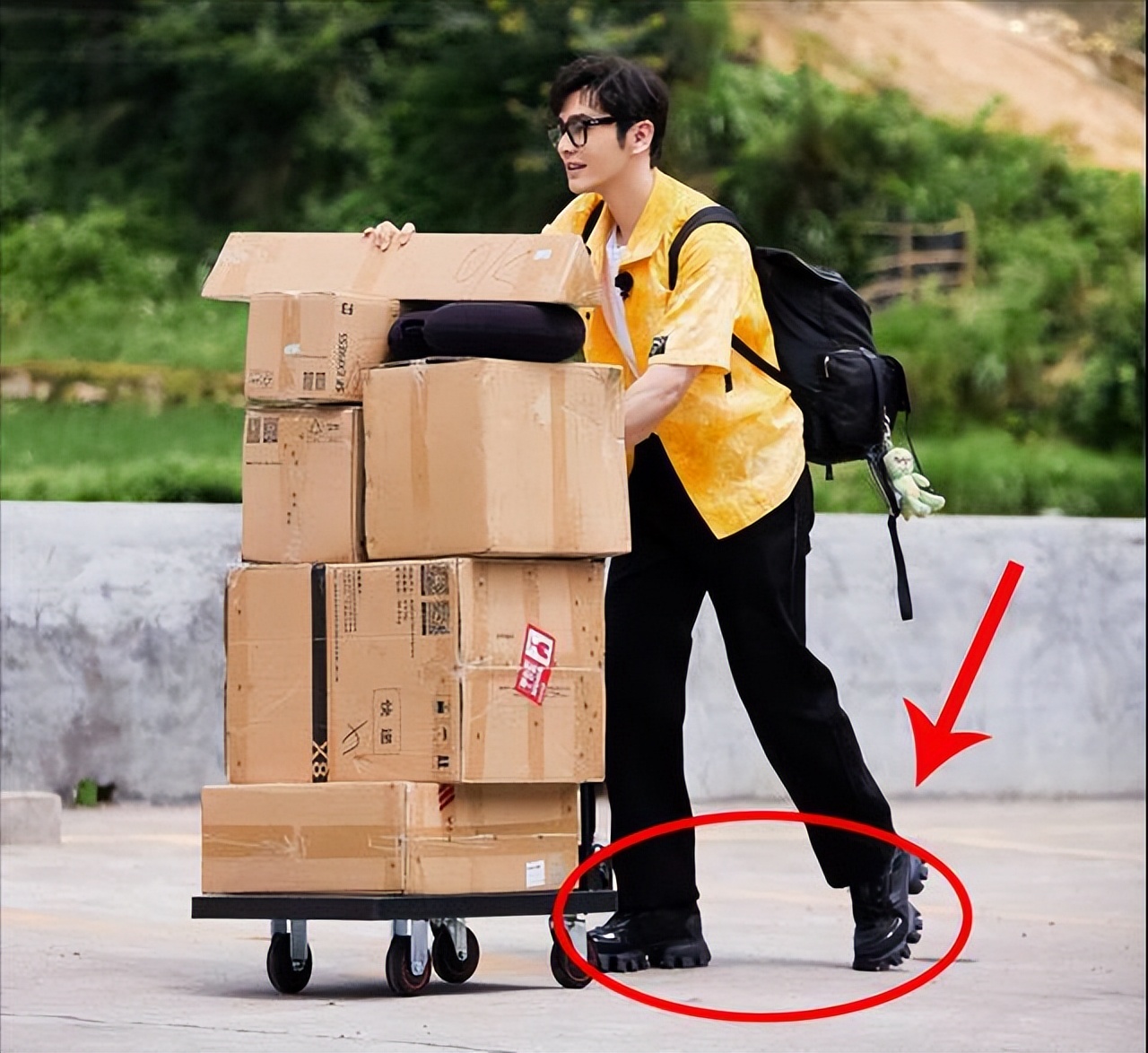 The 44-year-old Huang Xiaoming is still "inferior" for his height? - iNEWS