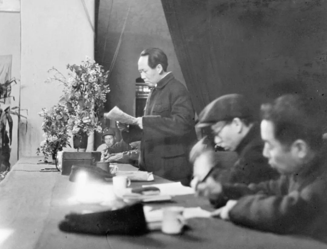 Liu Bocheng played the "Battle of the Peak" remotely for thousands of ...