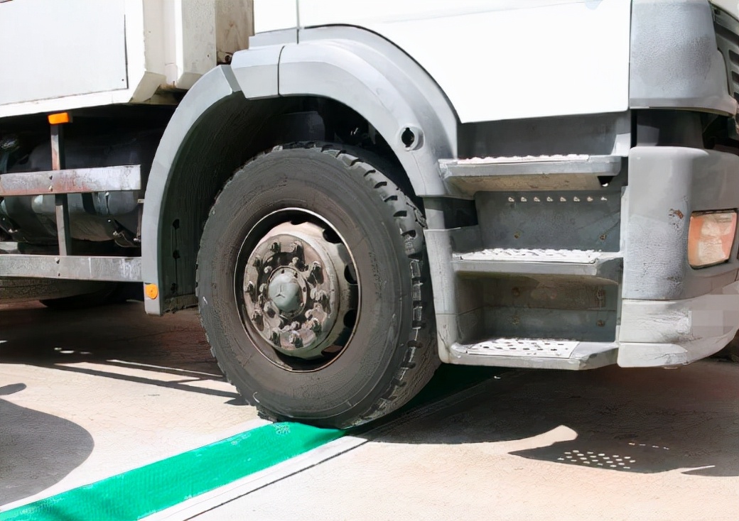 Intelligent speed bump BIV, typical "eat soft but not hard" - iNEWS