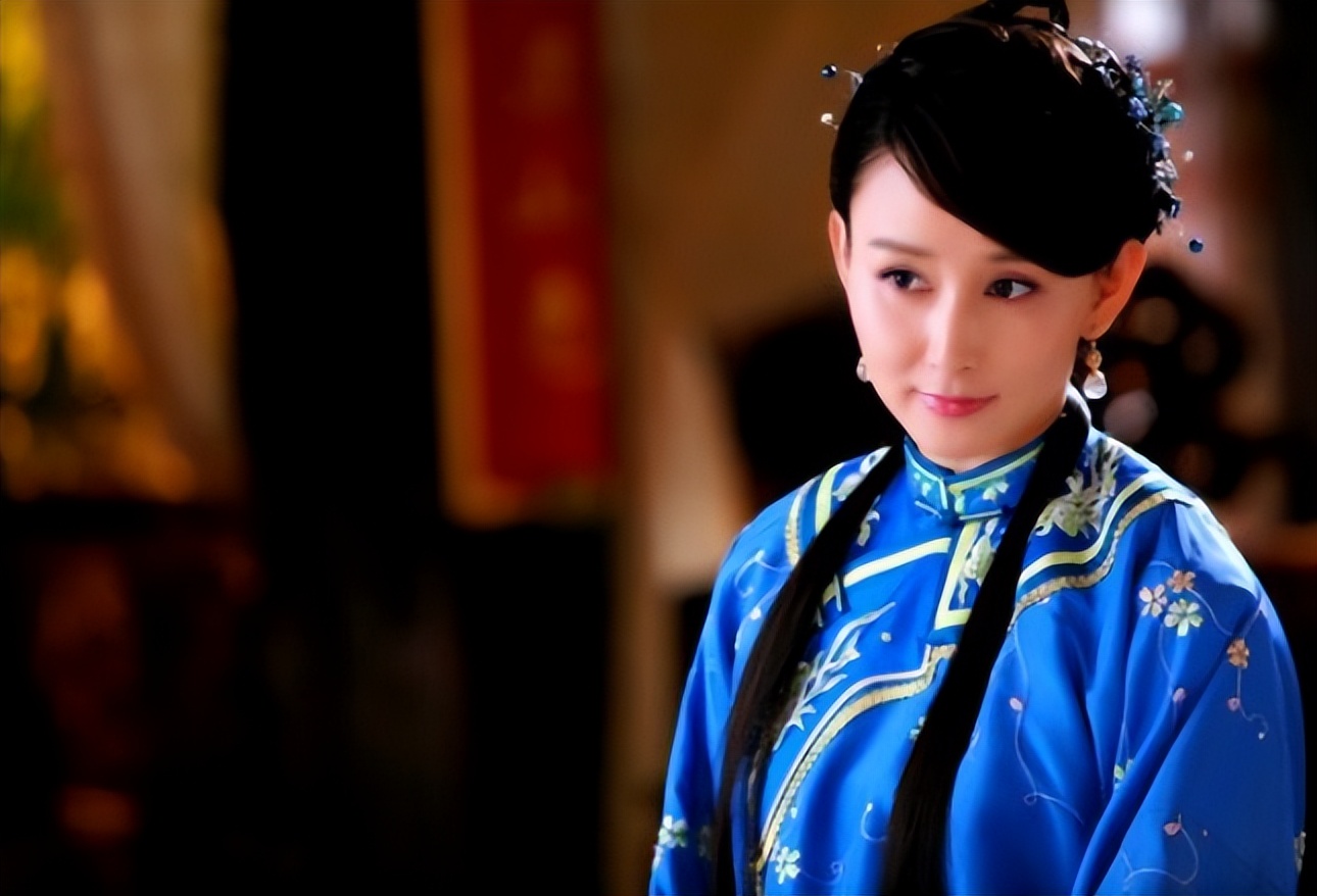 The figure is really "material"! 45-year-old Hu Jing is so beautiful ...