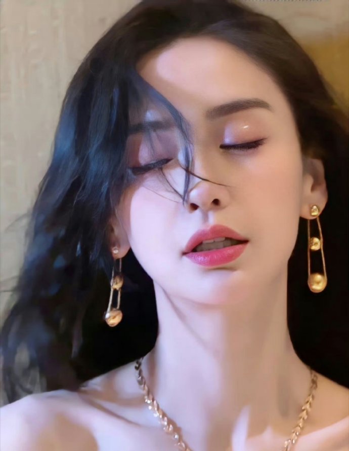 Angelababy Exquisite Makeup - iMedia