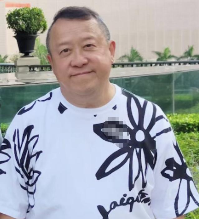 Zeng Zhiwei appeared in the store, and his intimate behavior with the ...