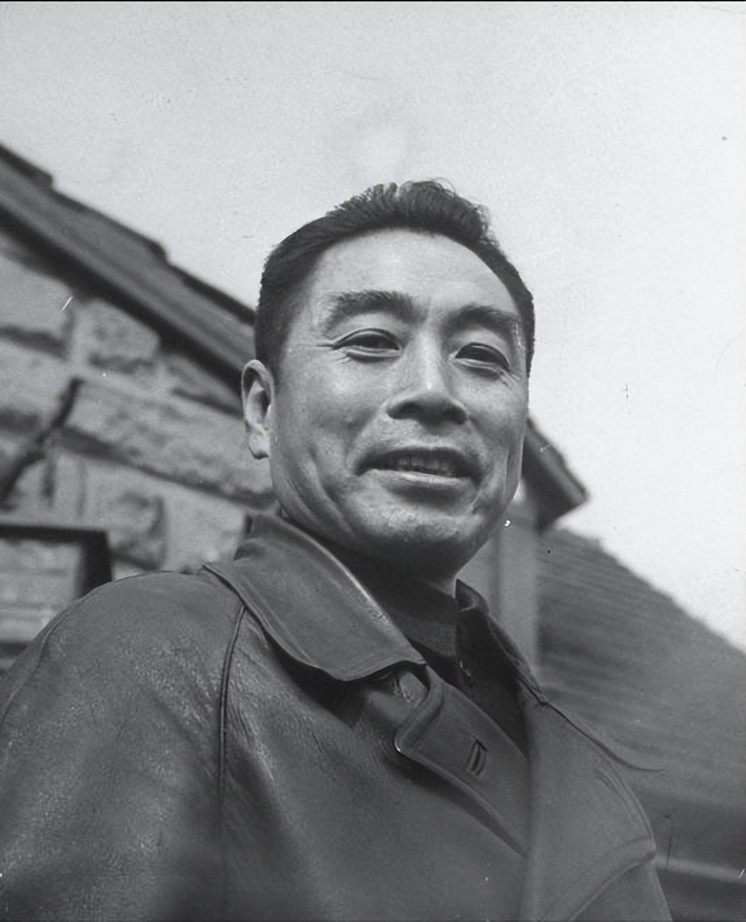In 1931, when Chen Lifu went to arrest Zhou Enlai, he passed by and did ...