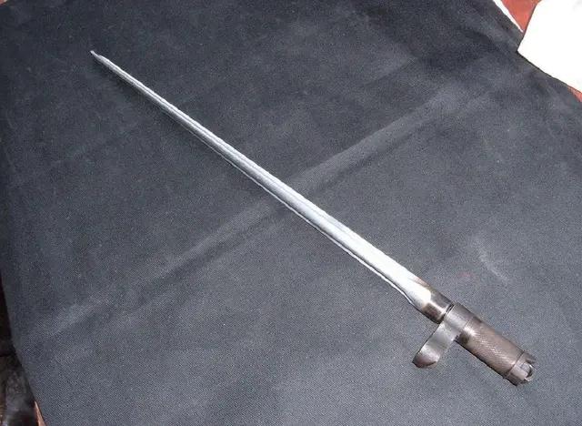 Where did the famous "Three-Edged Army Thorn" go?Why are no soldiers ...