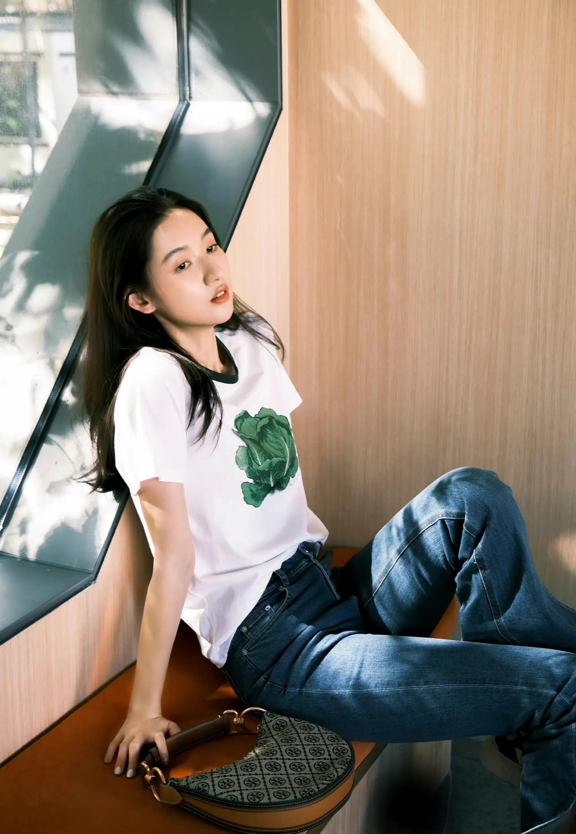 Wang Yuwen's way of drinking milk tea is very beautiful - iNEWS