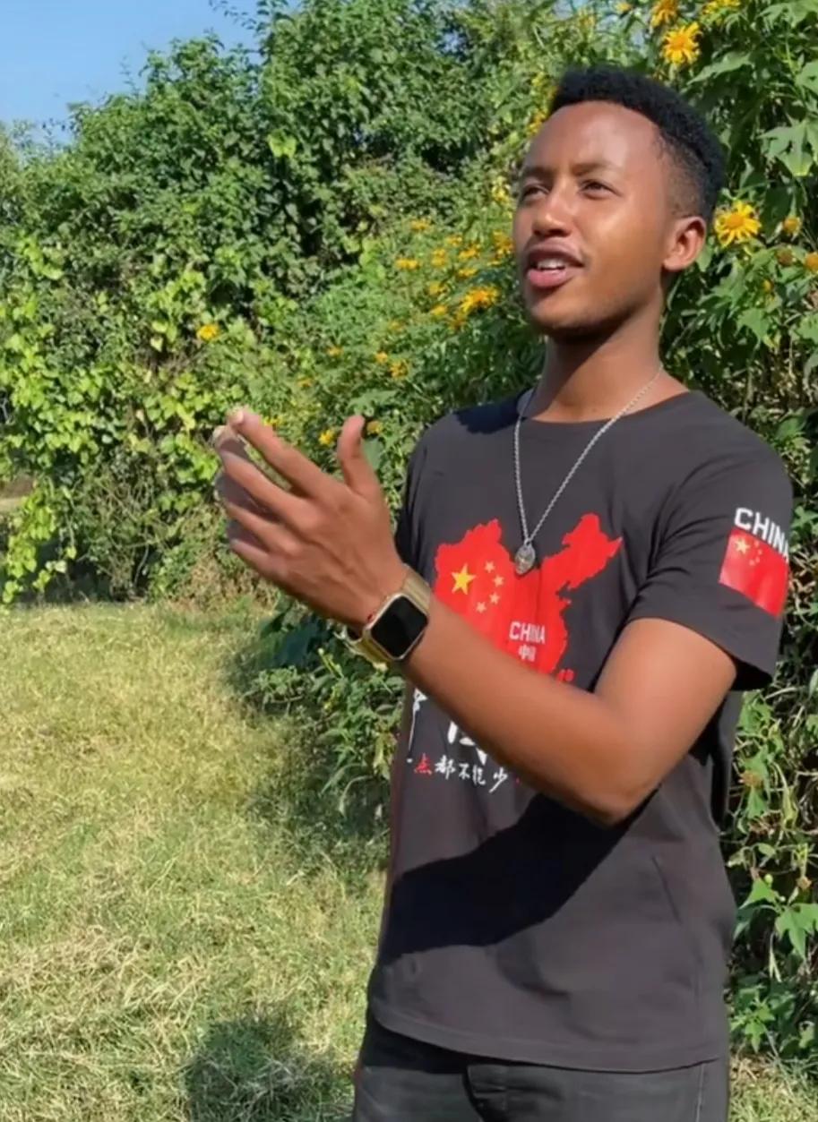 The second generation of rich Africans became popular singing Chinese ...