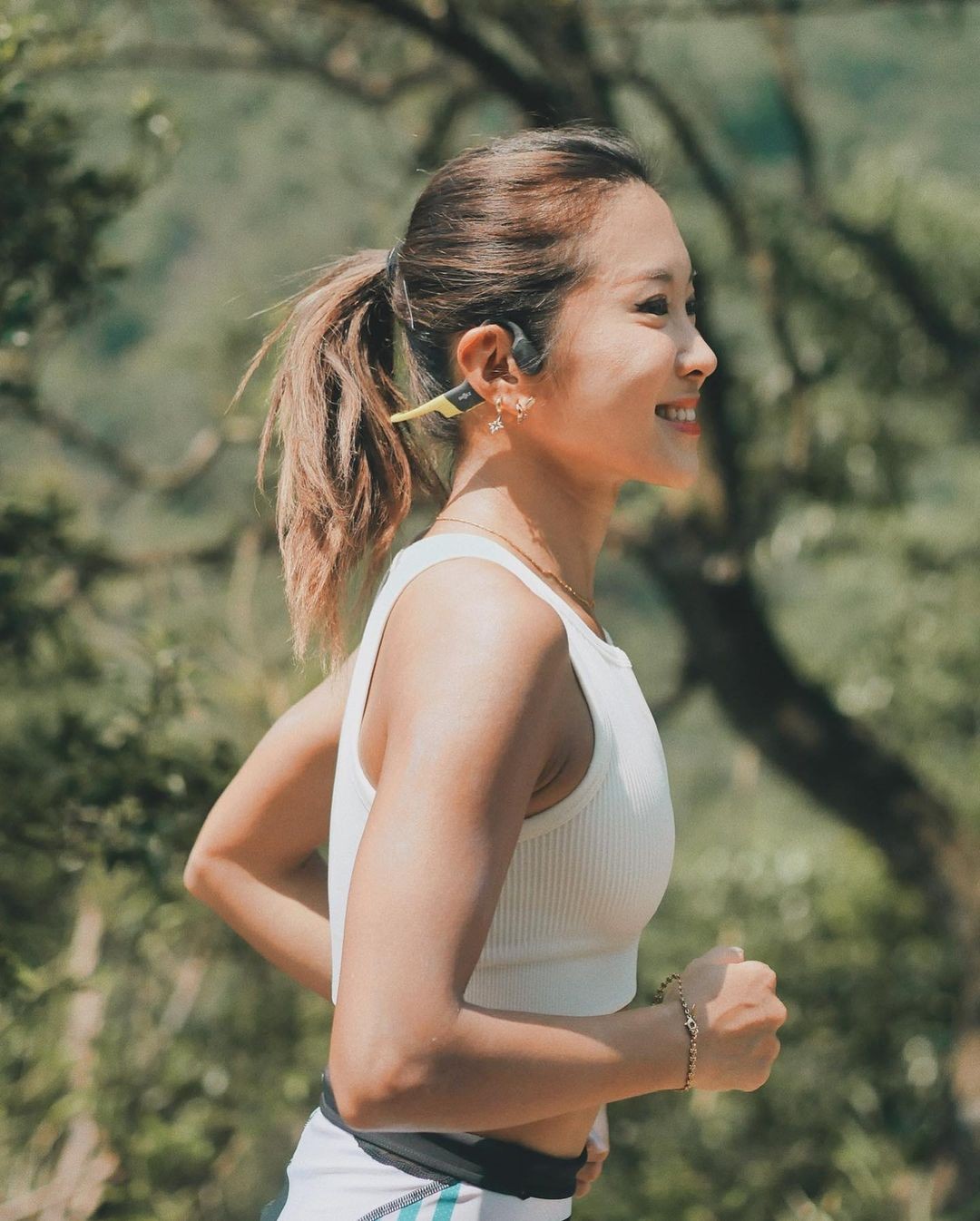 In order to experience the ice slide immersively, he chose Shokz ...