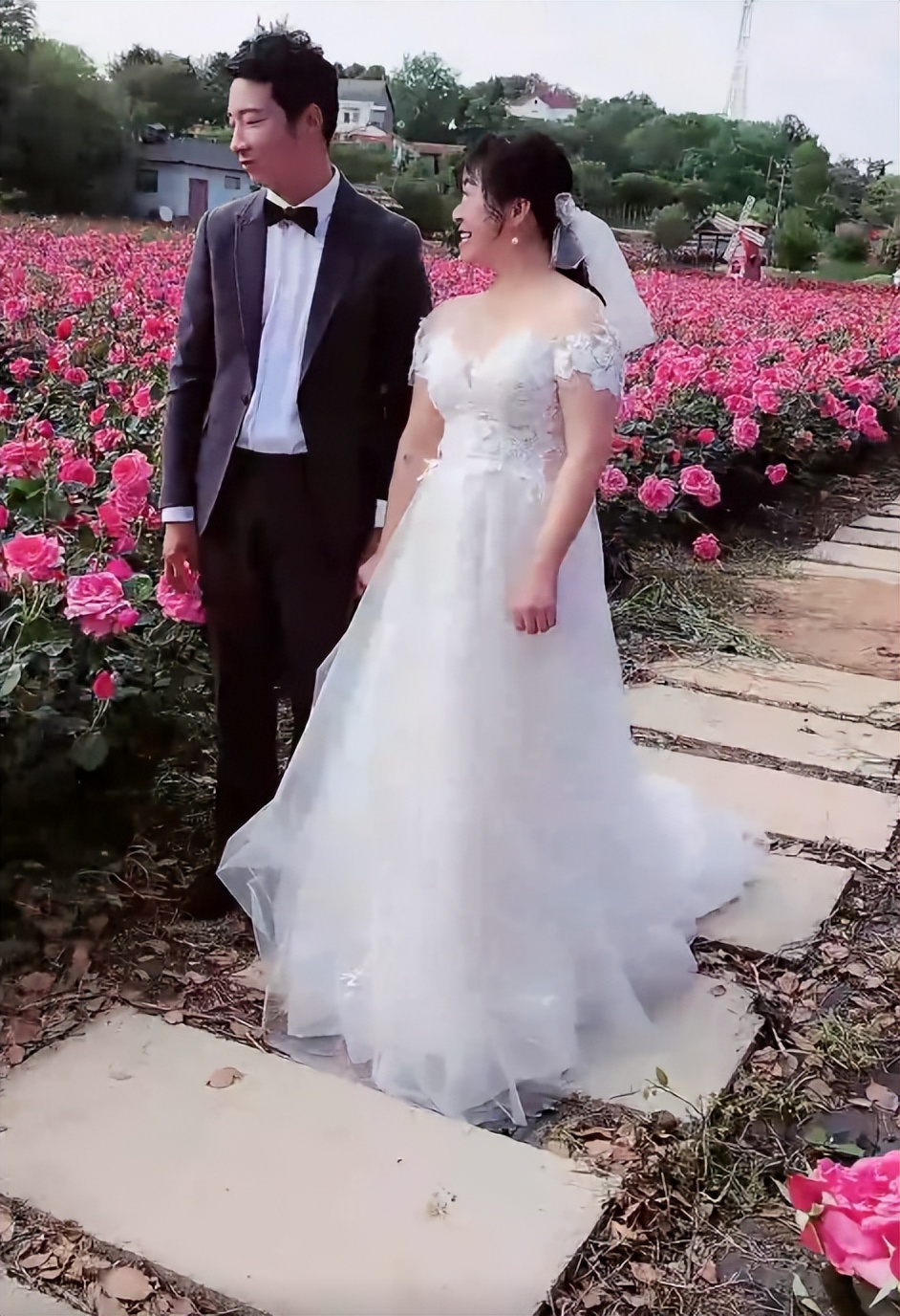 46-year-old Yu Xiuhua took a wedding photo, her boyfriend planted ...