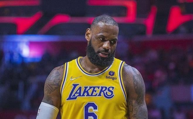 Lakers training camp situation! LeBron James keeps giving chicken soup ...