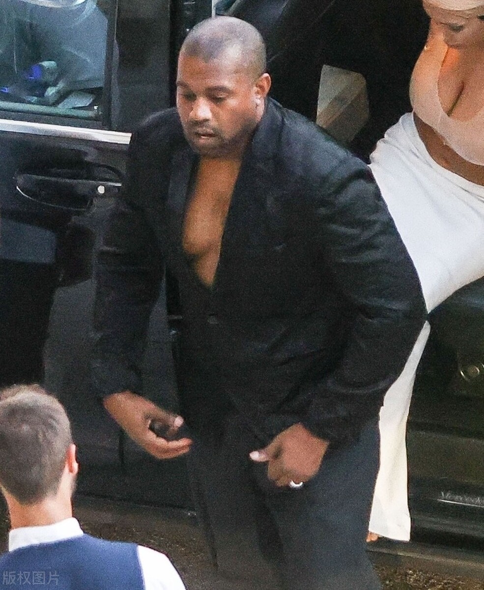 Kanye West's muscular body - iMedia