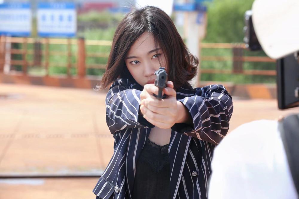 With mediocre looks and embarrassing acting skills, Yan Ni has no ...