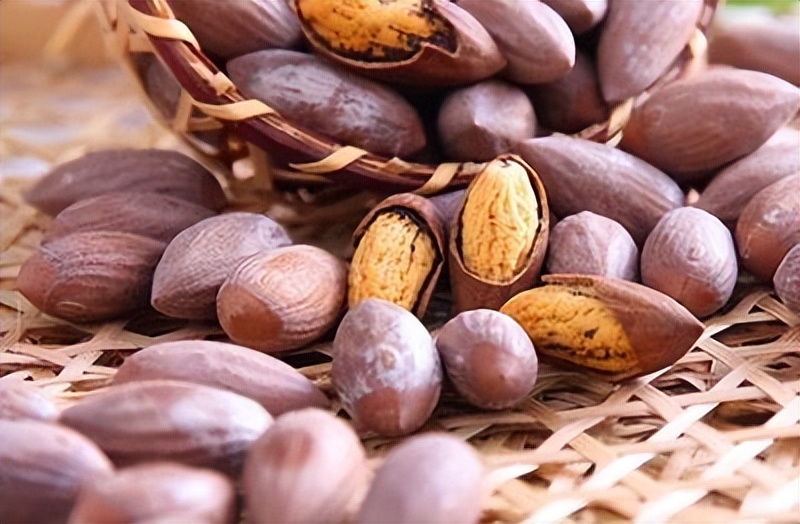 There are four kinds of uncommon nuts on the market with a unique taste ...