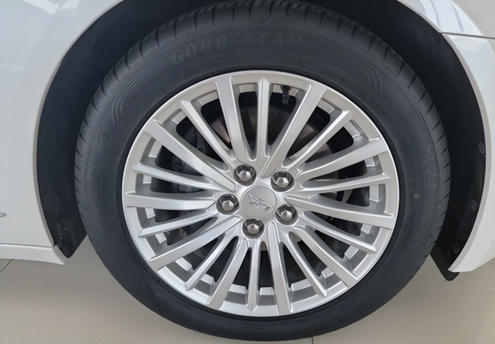 The overall configuration of the CT6 is still quite high. I really like ...
